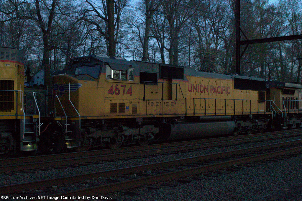 UP SD70M 4674 trails on K036-16